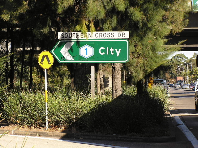 Ozroads: Southern Cross Drive & General Holmes Drive
