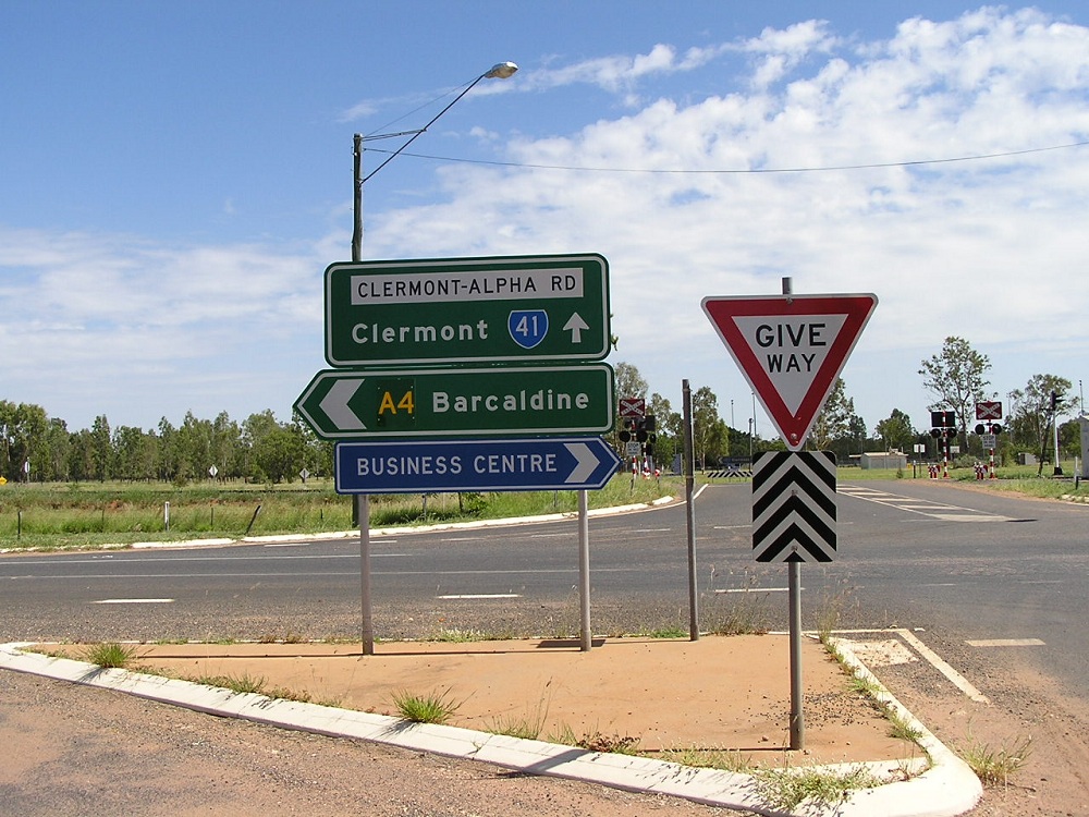 Clermont - SR70 and existing black signs